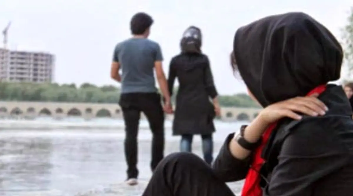 زن جوان همسرم با دوستم رابطه نامشروع دارد و مرا به زندگی با هوویم